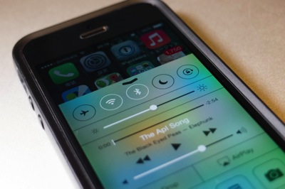 もうこの際 iPhone の Bluetoothをオフにできなくしてしまえばいいのにと思った。 | toshyon's posts